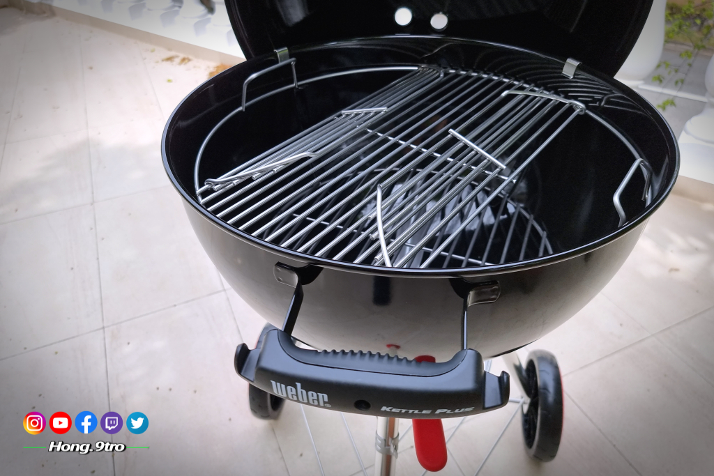 Weber Kettle Plus / BBQ Grill - Hong Tsui